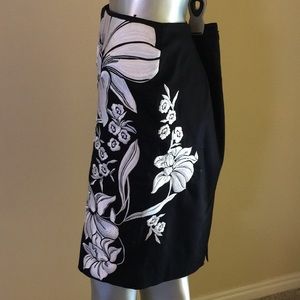 White House Black Market | Skirts | Whbm Floral Embroidered Sateen ...